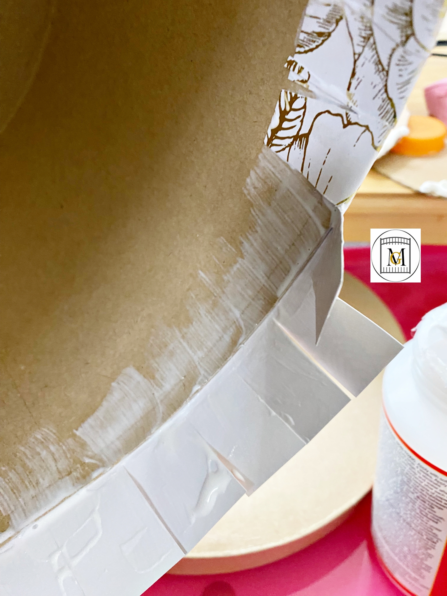 Alice In Wonderland Hat Box Decoration · Major Gates