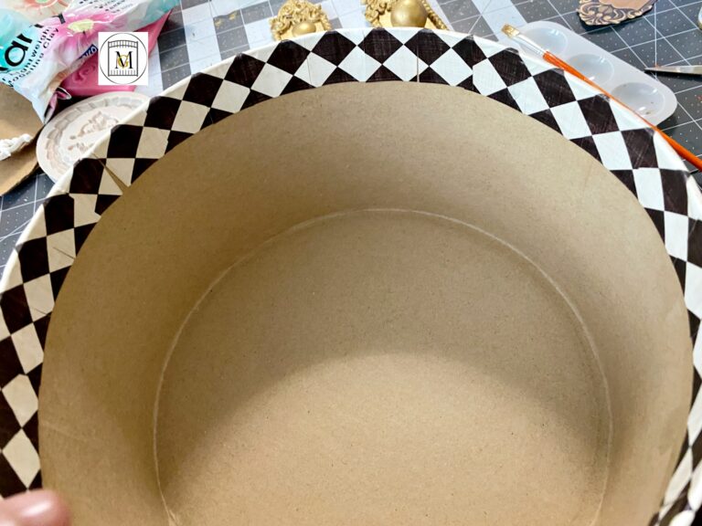 Alice In Wonderland Hat Box Decoration · Major Gates